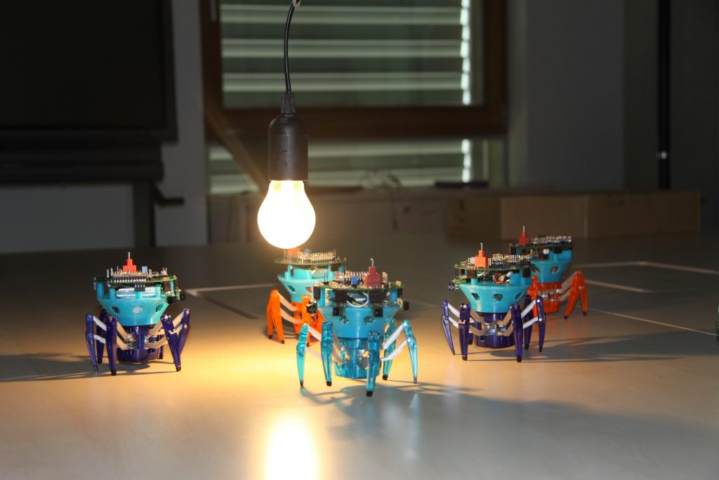 Presenting our Swarm Robot at Research Days 2017 - cpswarm.eu